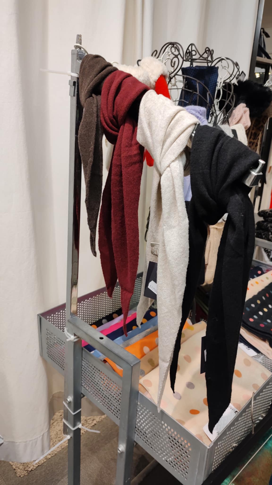 Lisbeth Merrild, Trekantet tørklæde, Råhvid melange | Anni-Thing